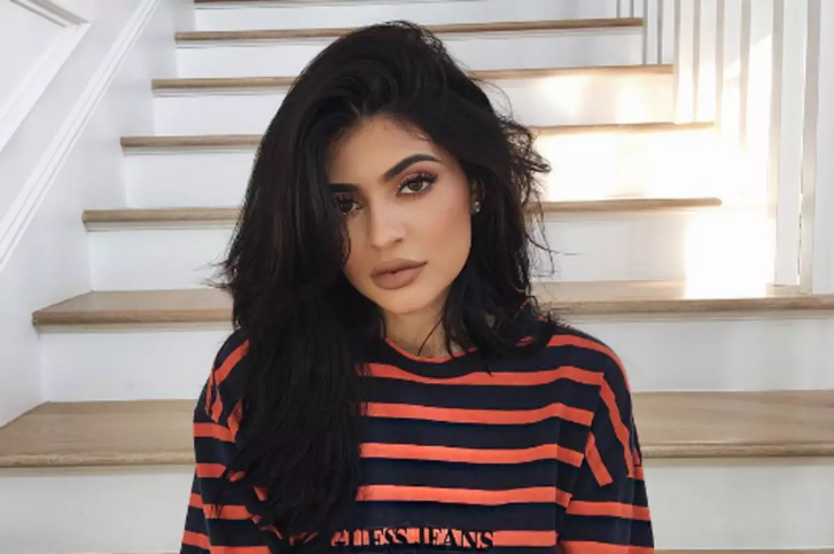 Kylie Jenner gewichtlik krityk foar kandidfoto's