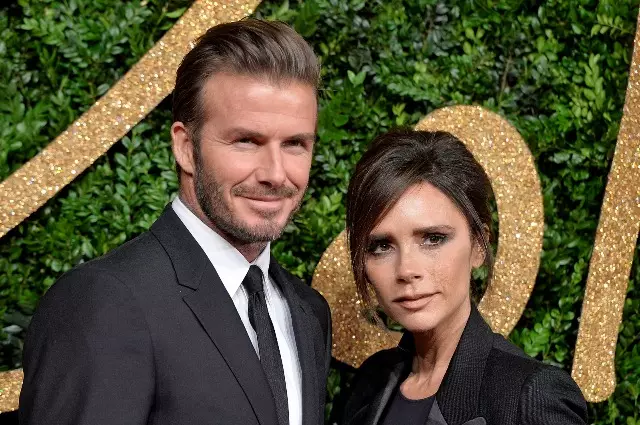 David Beckham, karısı Victoria'nın kozmetiklerini takıntılar. En sevdiği anlamına gelir - onun bronzer VBB markası