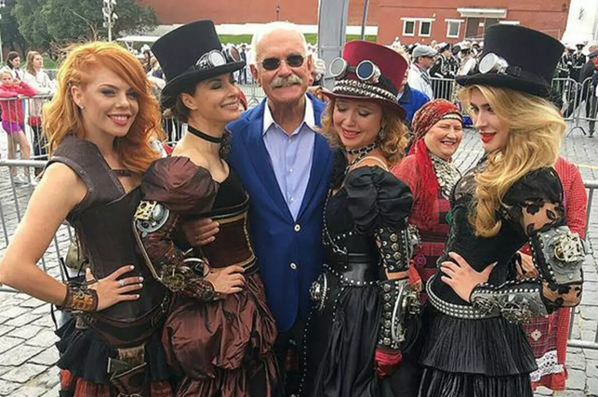 Maskvos gimtadienis: šventė Ksenia Sobchak miesto, Polina Gagarin, Anastasia Stotskaya ir kt