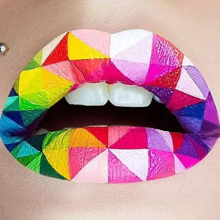 Beauty Trend: tekeningen en tijdelijke tatoeages op lippen