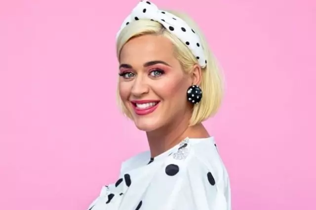 Katy Hamil Perry menunjukkan jumpsuit anak-anak dan lucu untuk putri masa depan