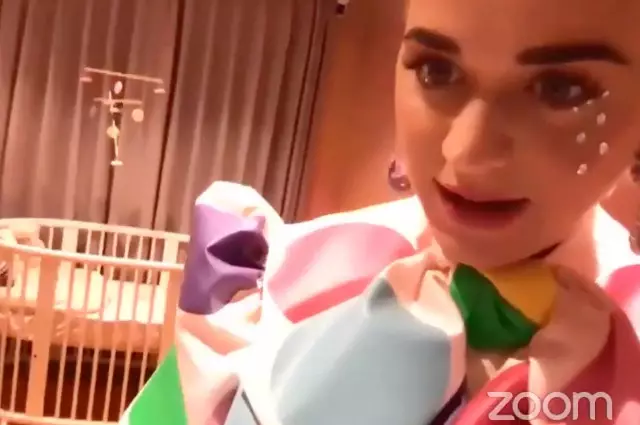 Katy Hamil Perry menunjukkan jumpsuit anak-anak dan lucu untuk putri masa depan 19083_3