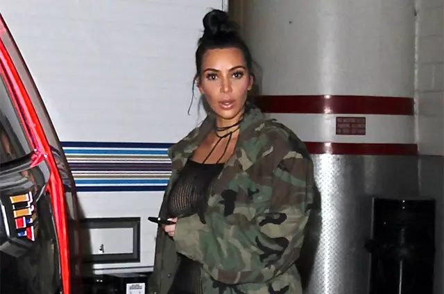 Sốc và run rẩy: Kim Kardashian - mặc quần áo hay cởi quần áo?