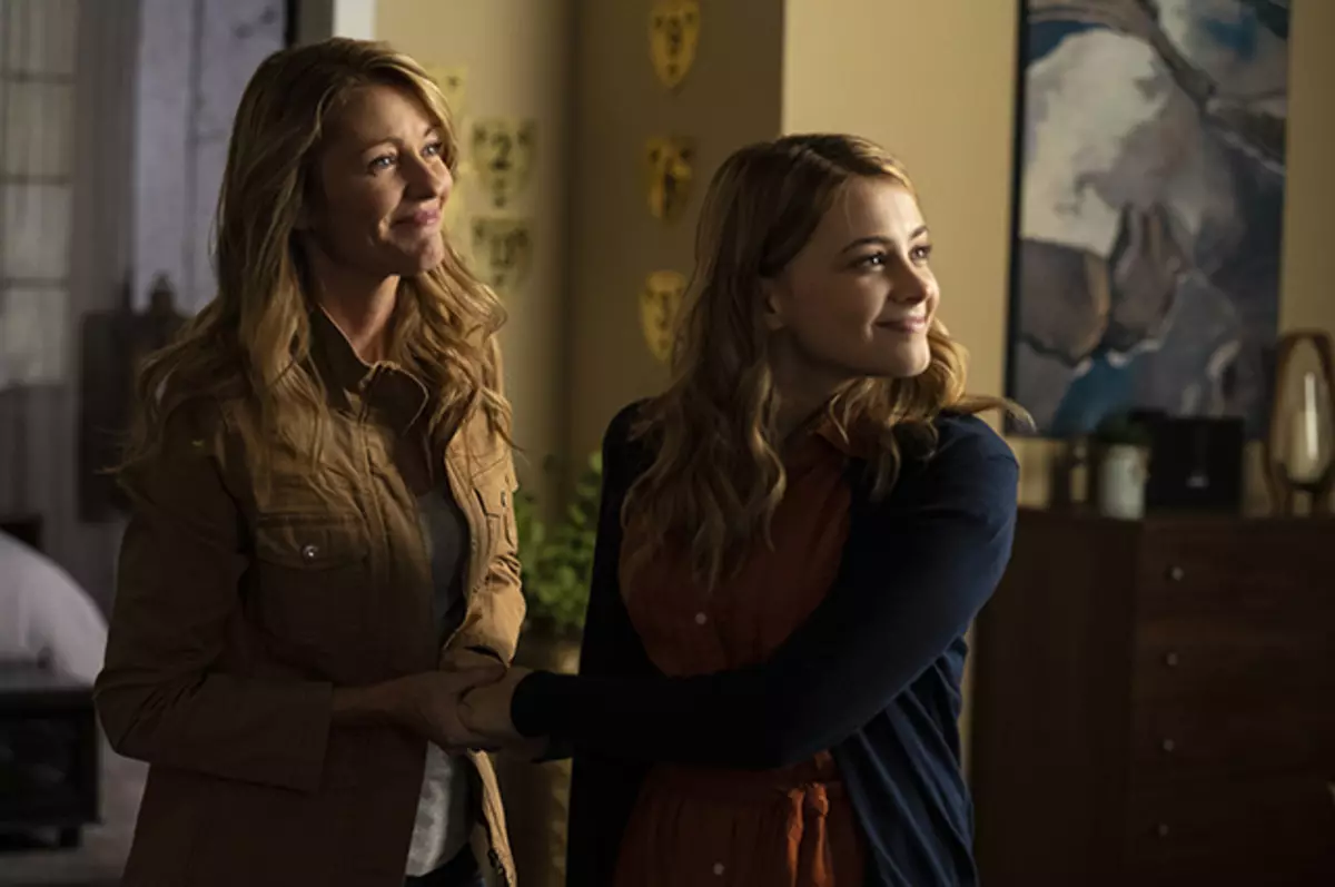 Louise Lombard et Josephine Langford dans le film