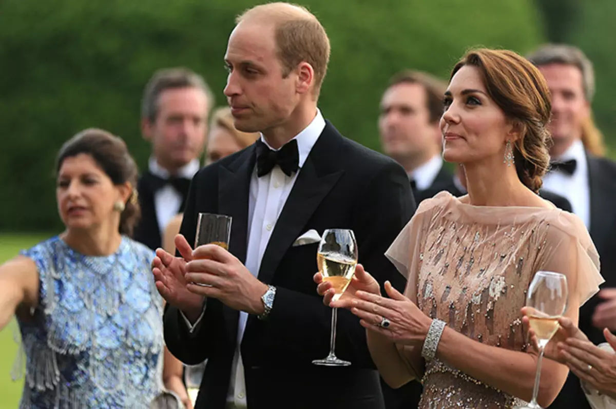 UKate Middleton noPrince William ekuvumeni ngomusa eNorfolk