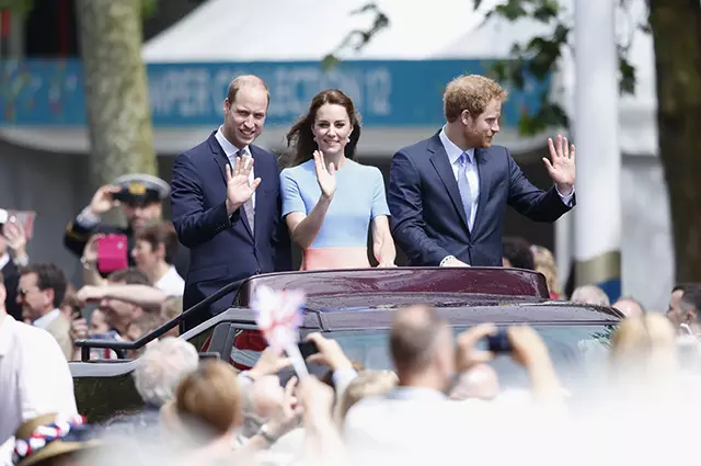 Kate Middleton u Prince William fuq il-vaganza fl-unur ta 'għeluq ta' Elizabeth's