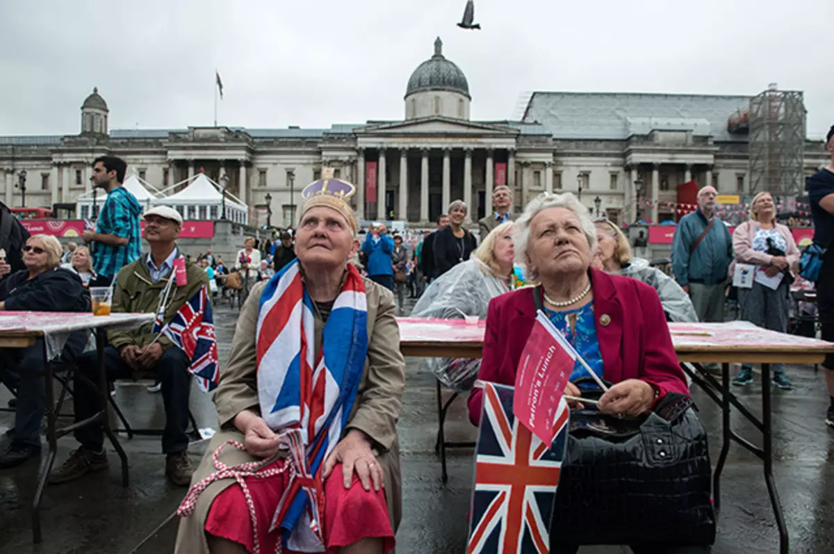 Liburan pada kesempatan peringatan 90 tahun Elizabeth II