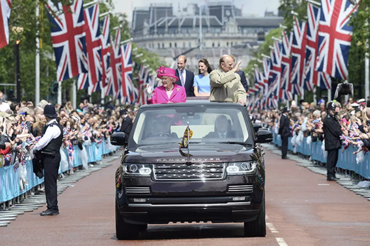 Queen Elizabeth II, Prionsa Philipp, Prince William, Kate Middleton, Prince Harry