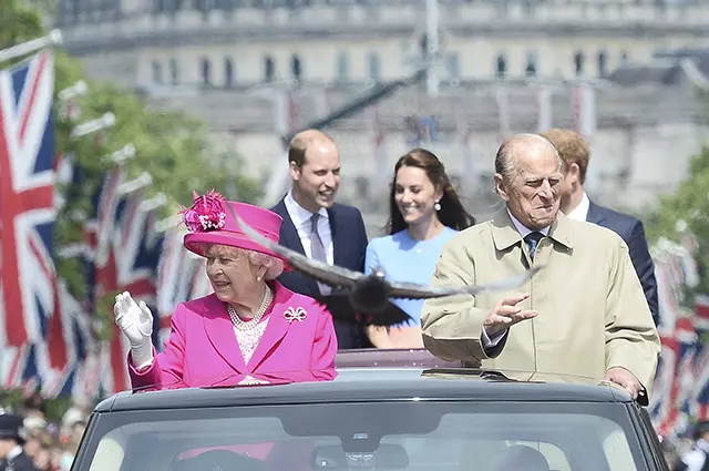 Queen Elizabeth II, Prionsa Philipp, Prince William, Kate Middleton, Prince Harry