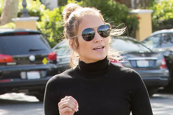 ვარსკვლავების ქუჩის სტილი: Jennifer Lopez on Shopping