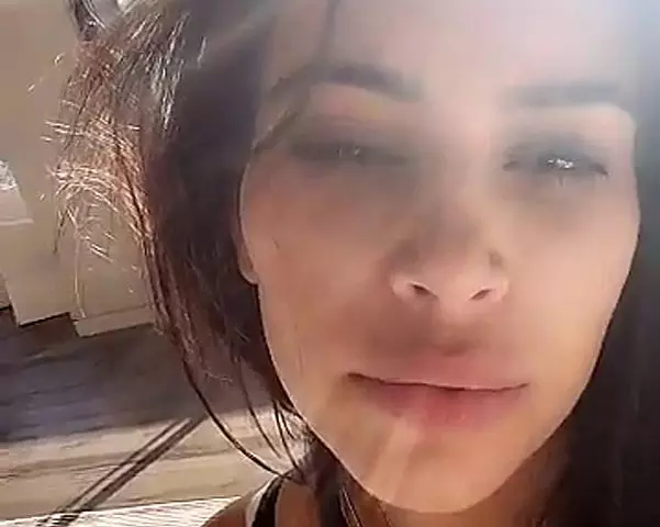 Og þurfti ekki einu sinni að nefið: Kim Kardashian undrandi selfie án smekk