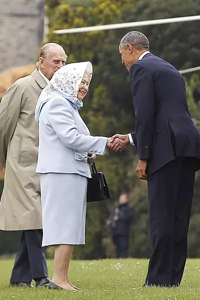 Barak ve Michelle Obama, Kraliçe Elizabeth II ile bir araya geldi. 203128_2