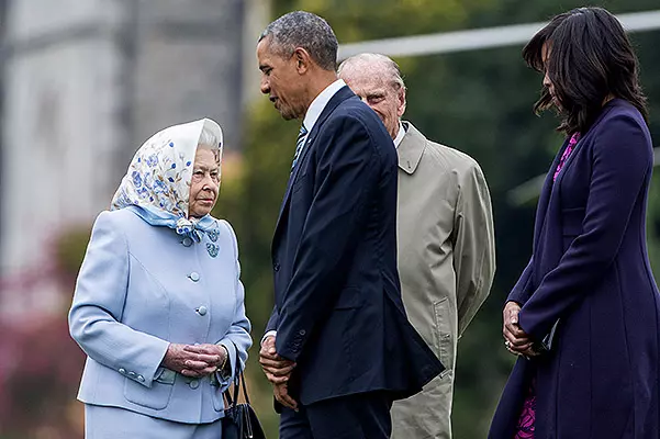 Barak ve Michelle Obama, Kraliçe Elizabeth II ile bir araya geldi. 203128_4