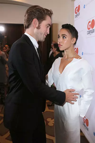 Robert Pattinson kasama ang kanyang kasintahan fka twigs.