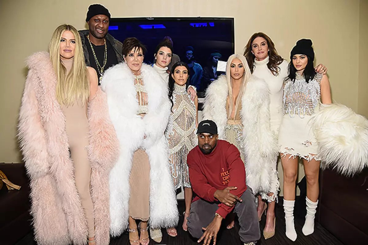 Chloy Kardashian, Lamar Odom, Kris Jenner Jenlner, Courtneney Kardashian, Kim Kardashian, Keitlin Jenner និង Kynie Jenner និង Kanye West