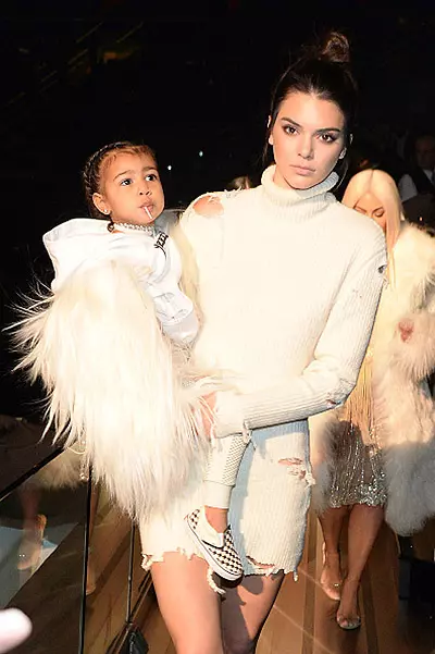 Kendall Jenner avec bébé nord