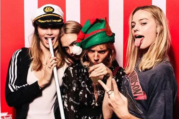 Suckoo Waterhouse, Kara Maller, Sienna Miller agus Margo Robbie