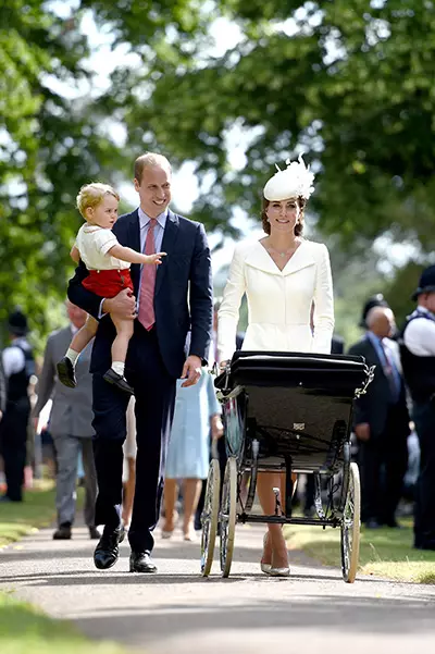 Prince William y Kate Middleton con niños