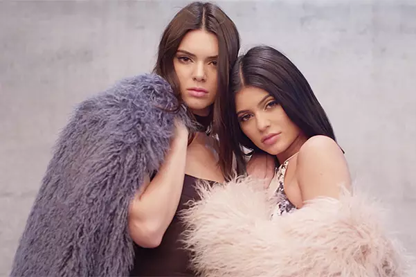 Kendall dhe Kylie Jenner në reklamimin e koleksionit të autorit për Topshop