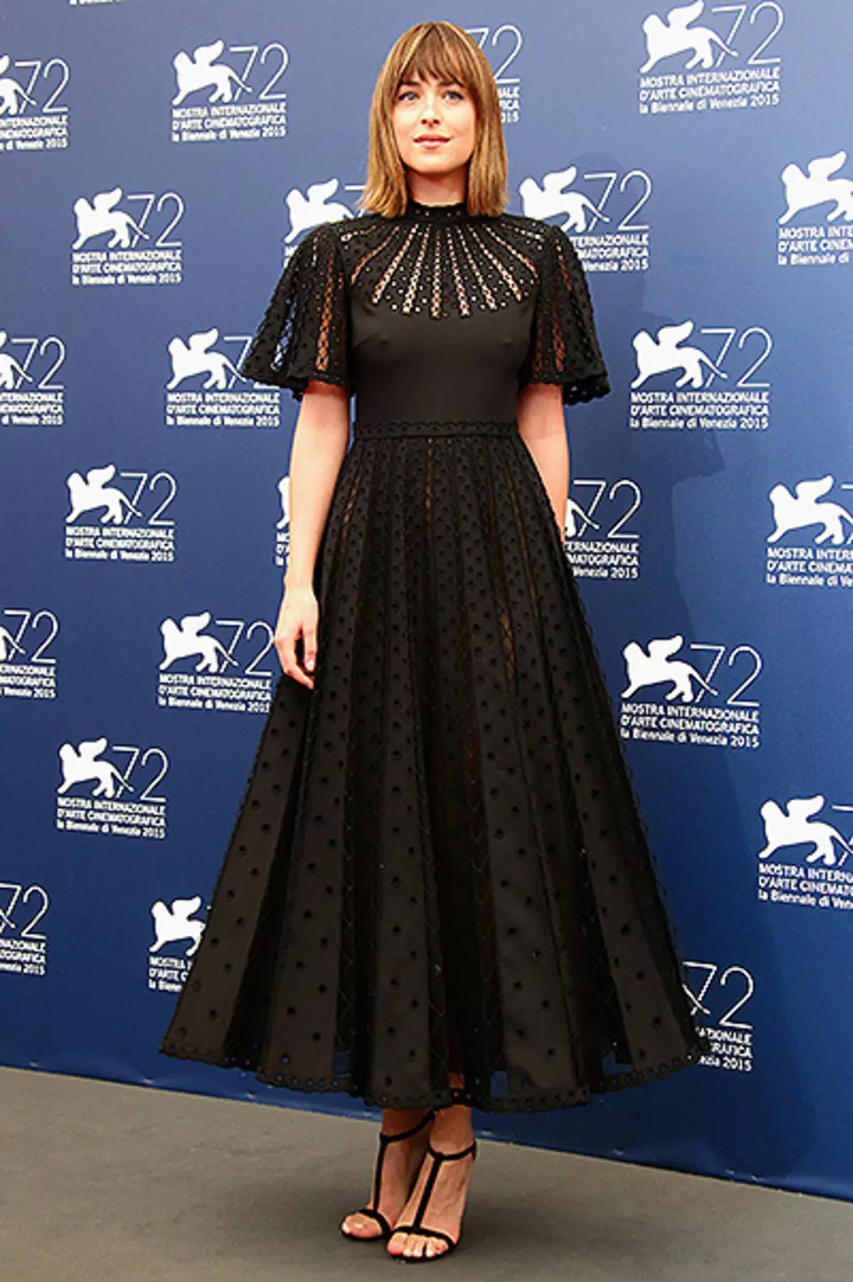 Dakota Johnson li Valentino