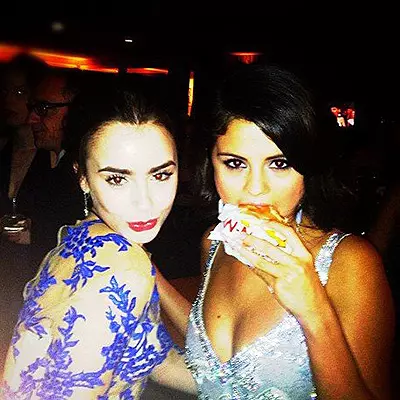 Lily Collins og Selena Gomez