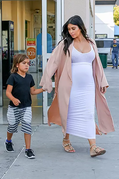 Kim Kardashian mat engem Neveu