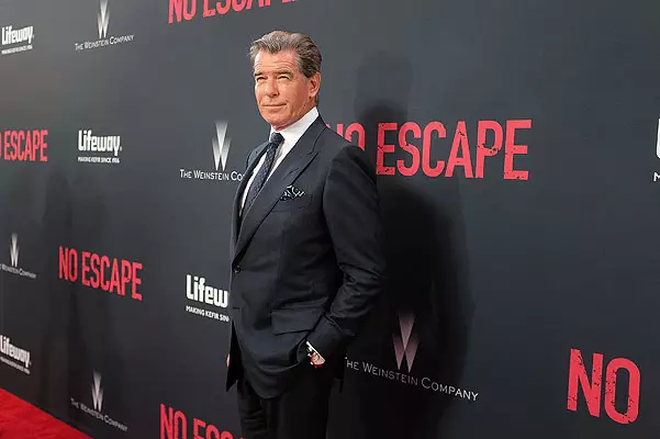 Pierce Brosnan komentis la okazaĵon kun aresto ĉe la flughaveno