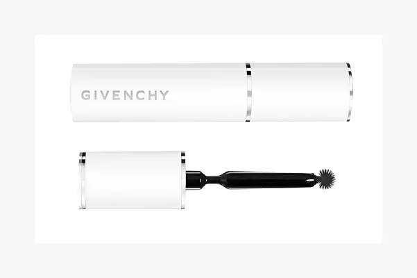 Το αδιάβροχο φαινόμενο της Givenchy είναι αδιάβροχο.