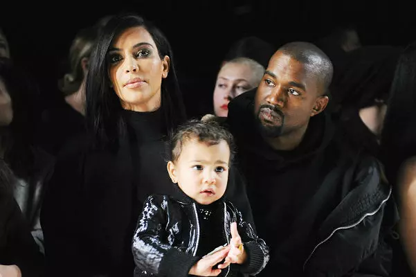 A filha de Kim Kardashian e Kanye West organizou histeria por causa da roupa