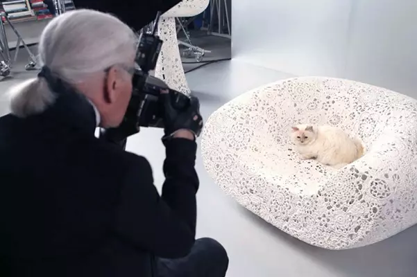 Karl Lagerfeld va fotografiar personalment un murmuri per Shu Umura