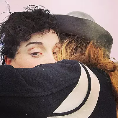 Annie Clark და Kara Delvin (ფოტო Instagram)