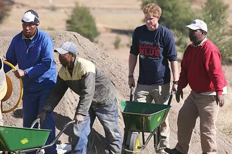 Prințul Harry construiește școala în Lesotho 241947_1