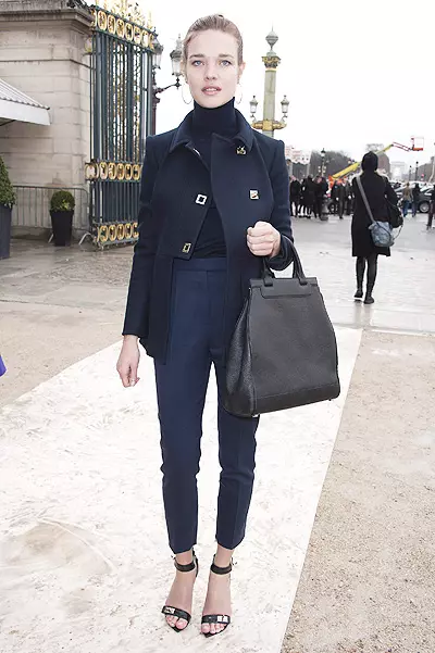 Natalia Vodyanova em março de 2012, mostrando Valentino em Paris