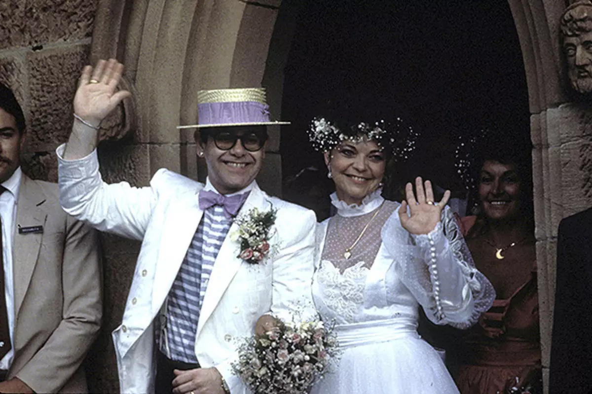 Elton John และ Renata Blawel