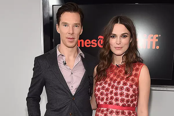 Benedict Cumberbatch en Keira Knightley op een persconferentie in Los Angeles