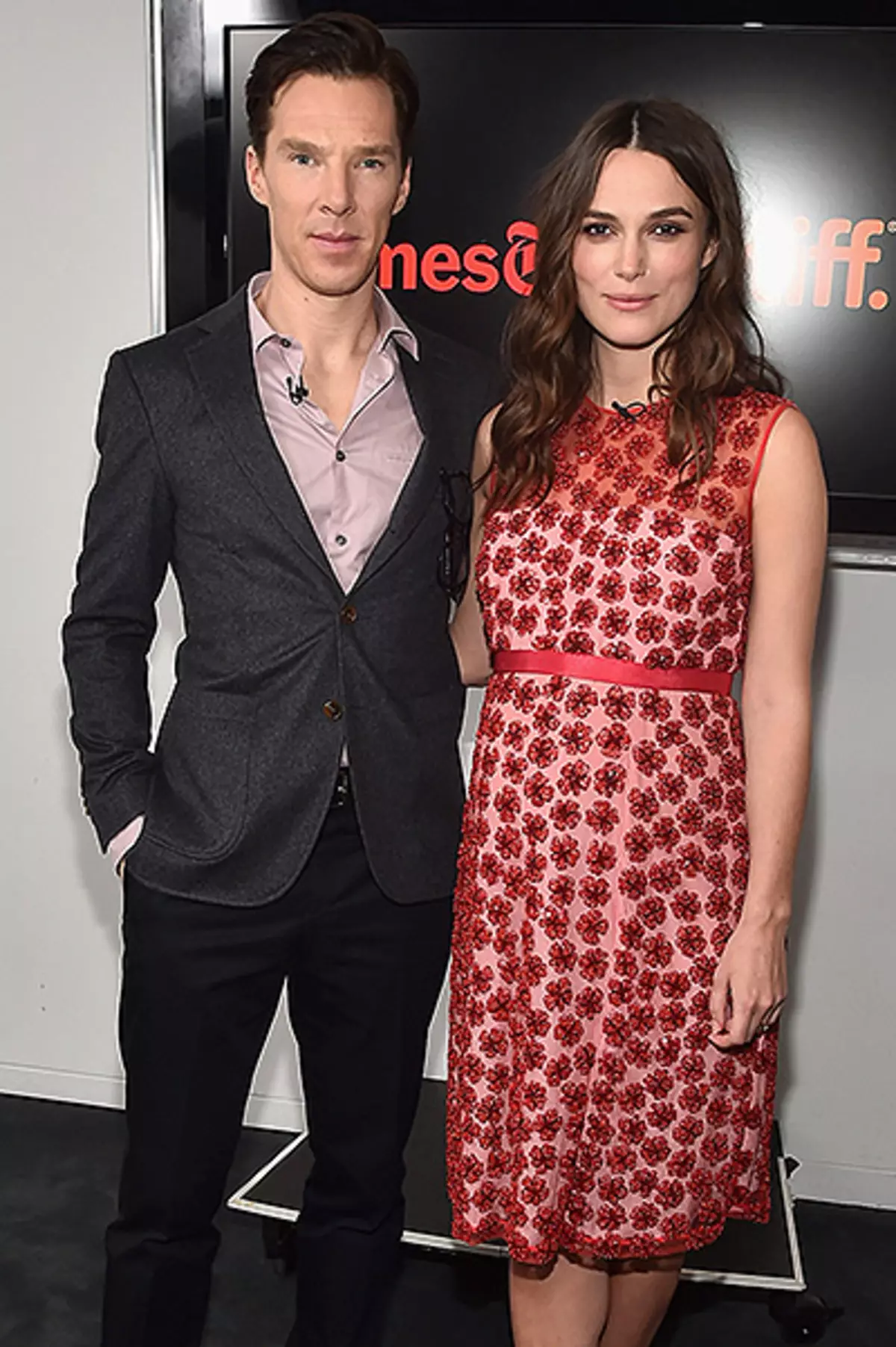 Keira Knightley en Benedictus Cumberbatch bij een persconferentie in Los Angeles