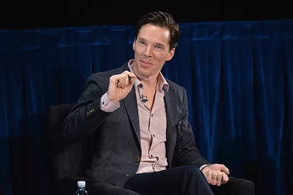 Keira Knightley dan Benedict Cumberbatch pada konferensi pers di Los Angeles