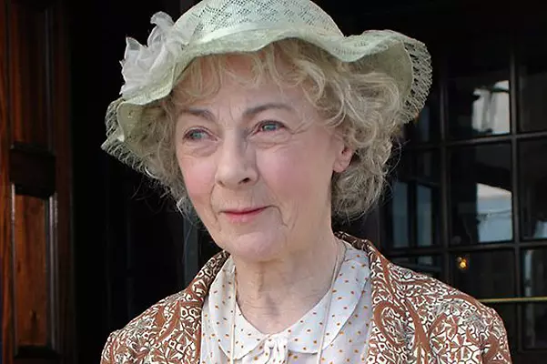 Geraldin Makuen yn y ddelwedd o Miss Marple