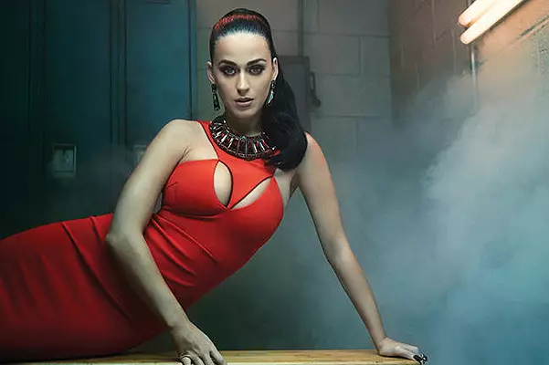 Katy Perry di atas penutup nombor majalah Billboard yang baru