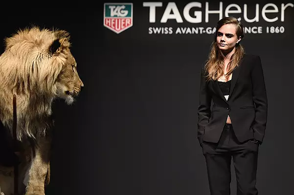 Kara Delvin voor tag Heuer