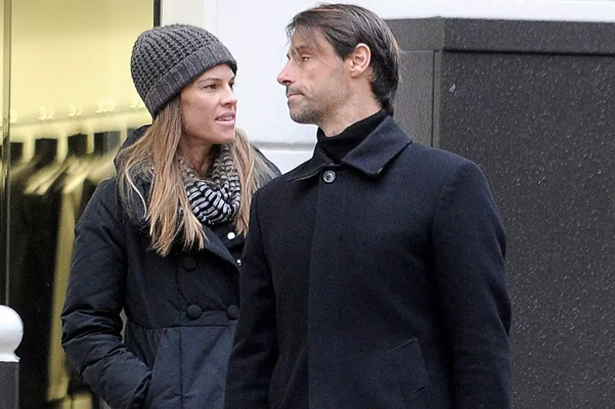 Hilary Swank with a boyfriend on a walk in Paris