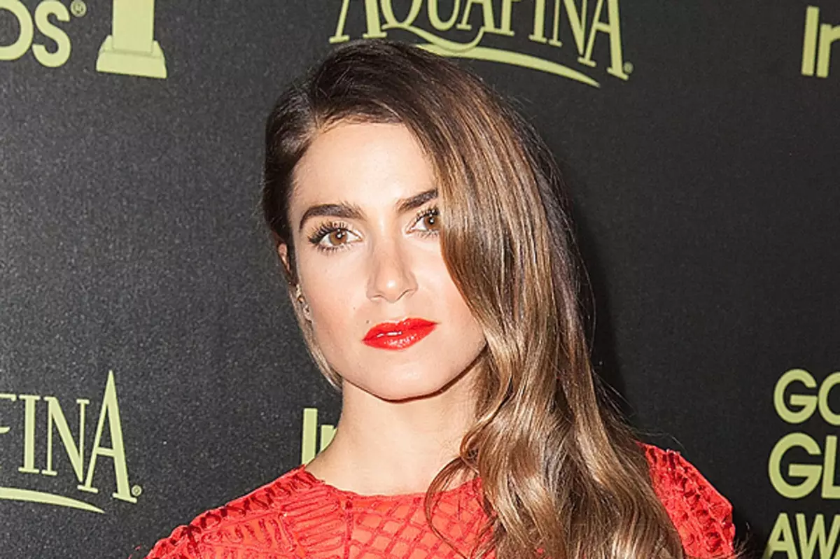 Nikki Reed en ander sterre in die aand van die Hollywood-buitelandse persvereniging