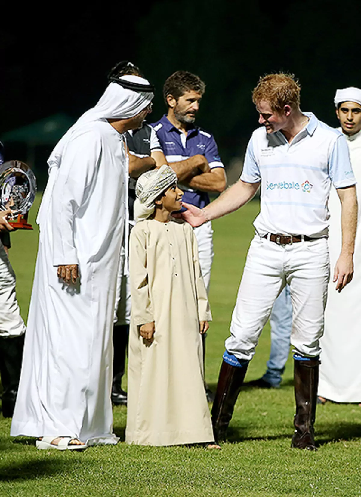 Hartethite li Sheikh flach bin jete al-Nahayan ak pitit gason ak Prince Harry