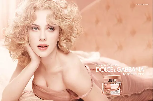 นักแสดงหญิงฮอลลีวูด Scarlett Johansson ในแคมเปญโฆษณา Dolce & Gabbana