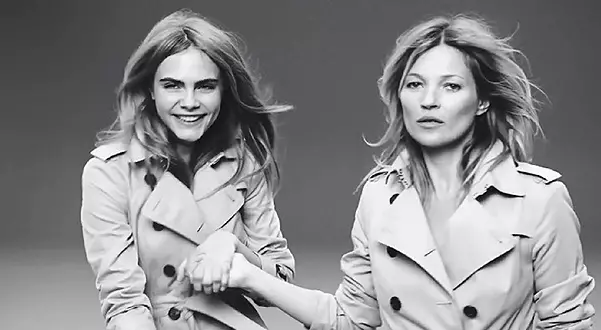 Kara delvin va Kate Moss Aroma Burberry