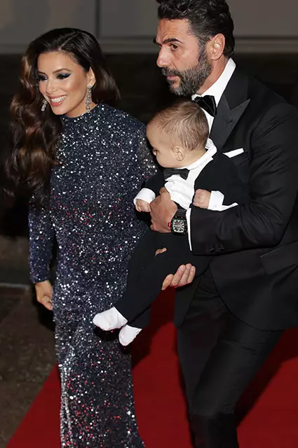 Eva Longoria og José Antonio Baston með Santiago son