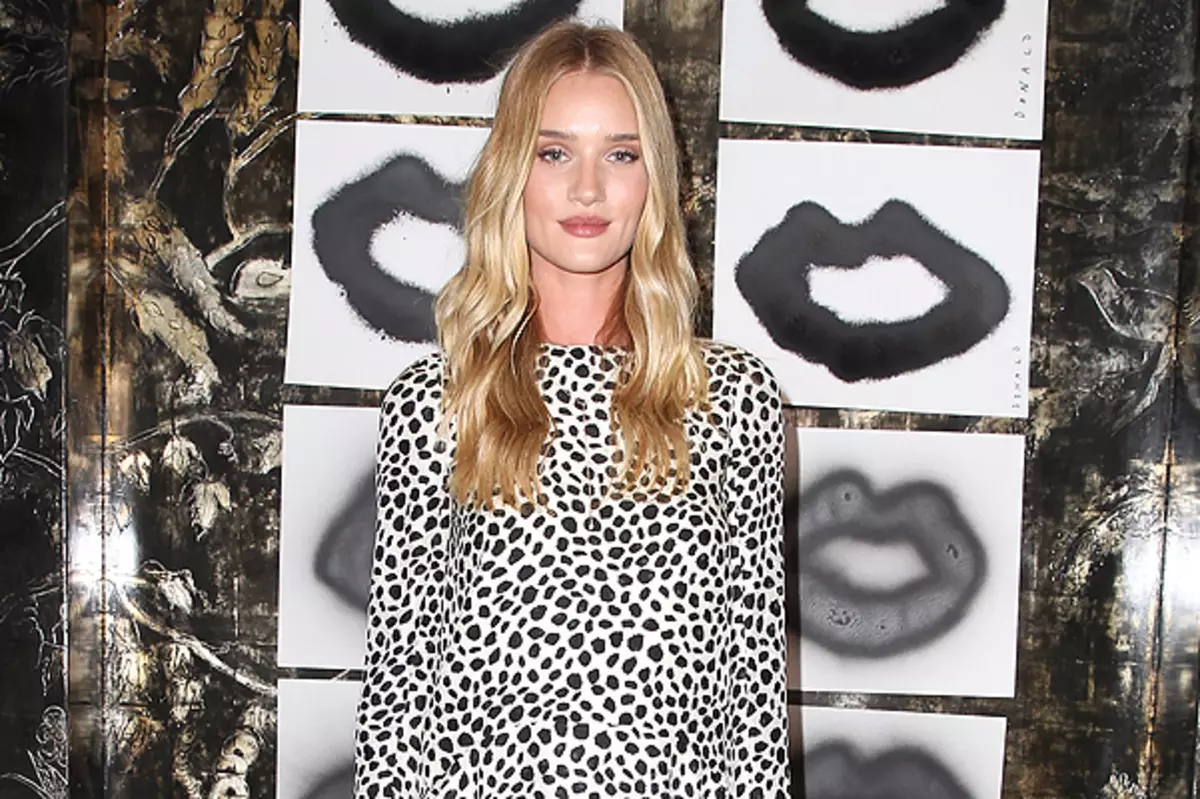 Rosie Huntington-Whiteley est devenue face aux cheveux