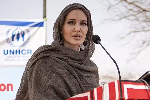 Angelina Jolie ayaa booqatay xerada qaxootiga ee Burkina Faso