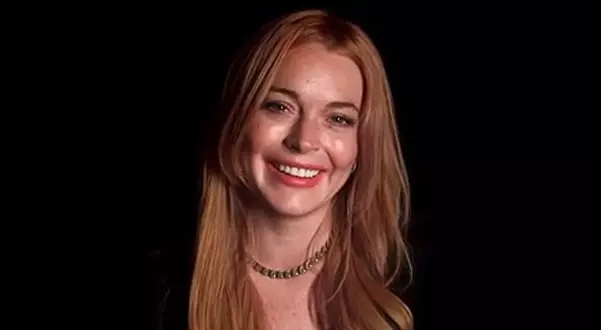 Idolobha Lezingelosi: Lindsay Lohan nezinye izinkanyezi esiqeshini esisha Imizuzwana engama-30 kuma-Mars