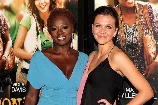 Viola Davis dan Maggie Gillenhall dibelanjakan